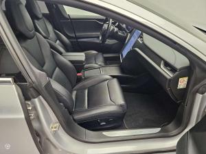 Grey Tesla Model S 2018 in Panevezys, with an engine capacity of 0.00 L and mileage of 209 thousand km for 18990 €, photo 18 on AUTOMOTO.COM.LV