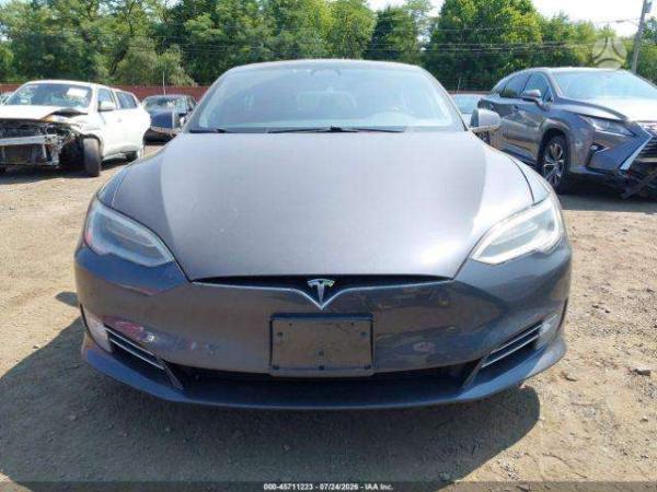 Pelēks Tesla Model S 2018 Klaipėda, ar dzinēja tilpumu 0.00 L un nobraukumu 199 tūkst. km par 11000 €, foto 2 vietnē AUTOMOTO.COM.LV