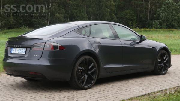 Grey Tesla Model S 2019 in Riga, with an engine capacity of 0.00 L and mileage of 154 thousand km for 23550 €, photo 4 on AUTOMOTO.COM.LV