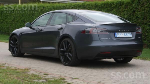 Grey Tesla Model S 2019 in Riga, with an engine capacity of 0.00 L and mileage of 154 thousand km for 23550 €, photo 6 on AUTOMOTO.COM.LV