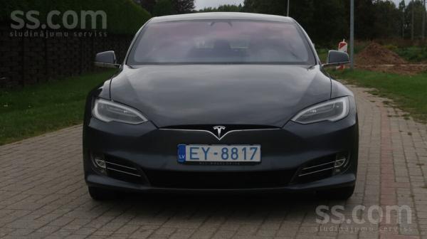 Grey Tesla Model S 2019 in Riga, with an engine capacity of 0.00 L and mileage of 212 thousand km for 26150 €, photo 3 on AUTOMOTO.COM.LV