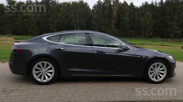 Grey Tesla Model S 2019 in Riga, with an engine capacity of 0.00 L and mileage of 212 thousand km for 26150 €, photo 5 on AUTOMOTO.COM.LV