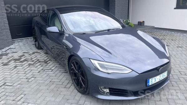 Pelēks Tesla Model S 2020 Rīga, ar dzinēja tilpumu 0.00 L un nobraukumu 107 tūkst. km par 35900 €, foto 5 vietnē AUTOMOTO.COM.LV