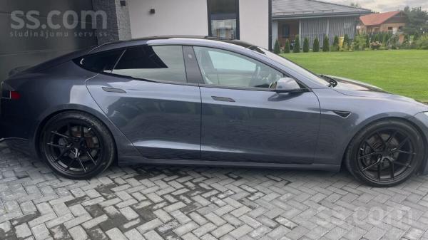 Pelēks Tesla Model S 2020 Rīga, ar dzinēja tilpumu 0.00 L un nobraukumu 107 tūkst. km par 35900 €, foto 6 vietnē AUTOMOTO.COM.LV