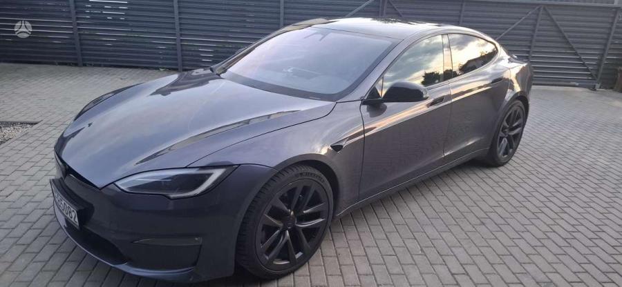 Pelēks Tesla Model S 2022 Viļņa, ar dzinēja tilpumu 0.00 L un nobraukumu 58 tūkst. km par 37900 €, foto 1 vietnē AUTOMOTO.COM.LV