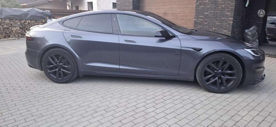 Pelēks Tesla Model S 2022 Viļņa, ar dzinēja tilpumu 0.00 L un nobraukumu 58 tūkst. km par 37900 €, foto 5 vietnē AUTOMOTO.COM.LV