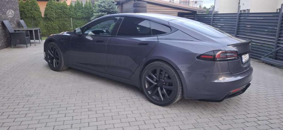 Pelēks Tesla Model S 2022 Viļņa, ar dzinēja tilpumu 0.00 L un nobraukumu 58 tūkst. km par 37900 €, foto 9 vietnē AUTOMOTO.COM.LV