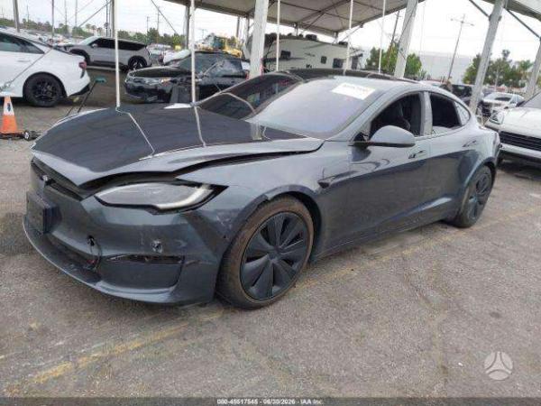 Pelēks Tesla Model S 2022 Kauņa, ar dzinēja tilpumu 0.00 L un nobraukumu 71 tūkst. km par 29100 €, foto 1 vietnē AUTOMOTO.COM.LV