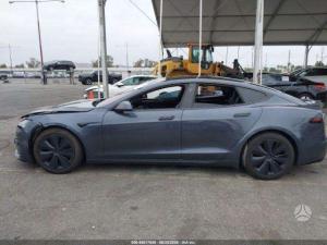 Grey Tesla Model S 2022 in Kaunas, with an engine capacity of 0.00 L and mileage of 71 thousand km for 29100 €, photo 4 on AUTOMOTO.COM.LV
