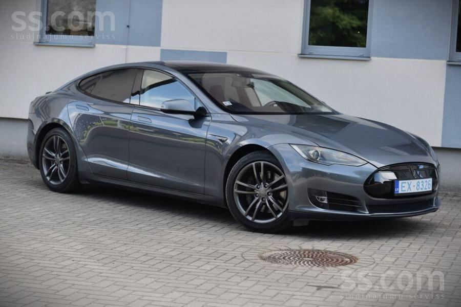 Pelēks Tesla Model S 2013 Jelgava, ar dzinēja tilpumu 0.00 L un nobraukumu 213 tūkst. km par 15300 €, foto 2 vietnē AUTOMOTO.COM.LV