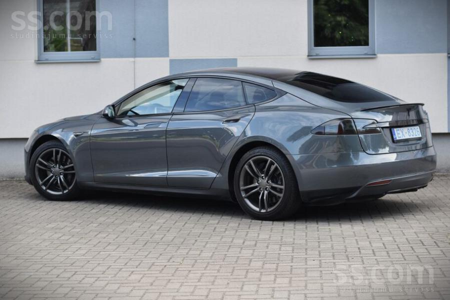 Pelēks Tesla Model S 2013 Jelgava, ar dzinēja tilpumu 0.00 L un nobraukumu 213 tūkst. km par 15300 €, foto 3 vietnē AUTOMOTO.COM.LV