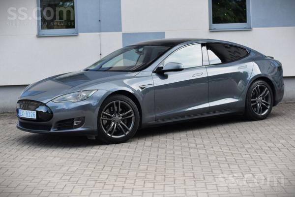 Pelēks Tesla Model S 2013 Jelgava, ar dzinēja tilpumu 0.00 L un nobraukumu 213 tūkst. km par 15300 €, foto 4 vietnē AUTOMOTO.COM.LV
