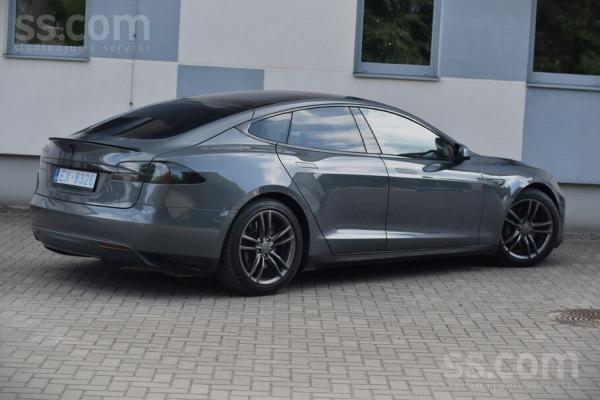Pelēks Tesla Model S 2013 Jelgava, ar dzinēja tilpumu 0.00 L un nobraukumu 213 tūkst. km par 15300 €, foto 5 vietnē AUTOMOTO.COM.LV