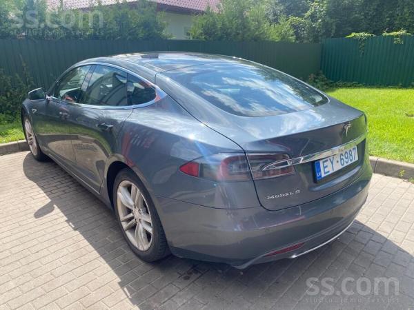 Pelēks Tesla Model S 2013 Jūrmala, ar dzinēja tilpumu 0.00 L un nobraukumu 275 tūkst. km par 11900 €, foto 3 vietnē AUTOMOTO.COM.LV