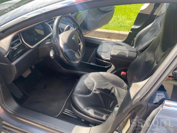 Pelēks Tesla Model S 2013 Jūrmala, ar dzinēja tilpumu 0.00 L un nobraukumu 275 tūkst. km par 11900 €, foto 6 vietnē AUTOMOTO.COM.LV