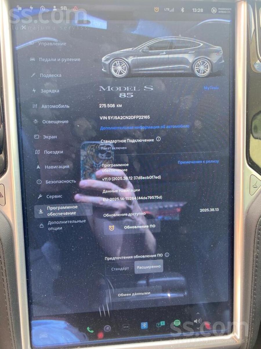 Grey Tesla Model S 2013 in Jurmala, with an engine capacity of 0.00 L and mileage of 275 thousand km for 11900 €, photo 11 on AUTOMOTO.COM.LV
