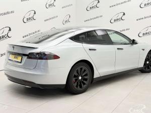 Grey Tesla Model S 2013 in Vilnius, with an engine capacity of 0.00 L and mileage of 177 thousand km for 12900 €, photo 4 on AUTOMOTO.COM.LV