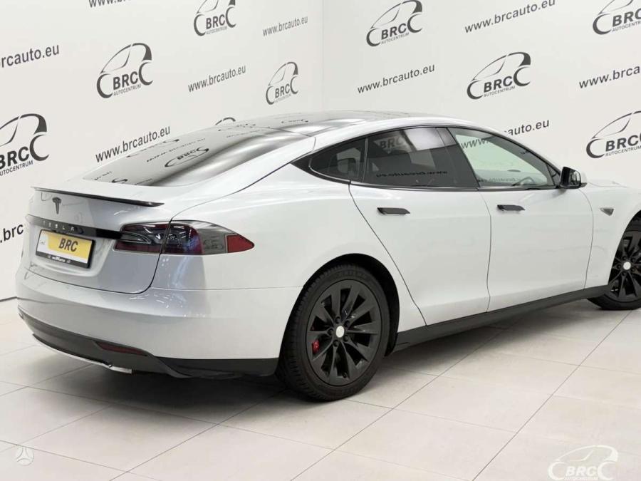 Grey Tesla Model S 2013 in Vilnius, with an engine capacity of 0.00 L and mileage of 177 thousand km for 12900 €, photo 4 on AUTOMOTO.COM.LV