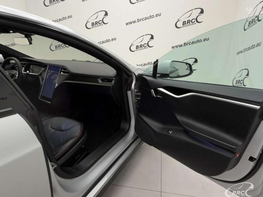Grey Tesla Model S 2013 in Vilnius, with an engine capacity of 0.00 L and mileage of 177 thousand km for 12900 €, photo 10 on AUTOMOTO.COM.LV