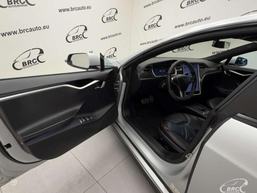 Grey Tesla Model S 2013 in Vilnius, with an engine capacity of 0.00 L and mileage of 177 thousand km for 12900 €, photo 18 on AUTOMOTO.COM.LV