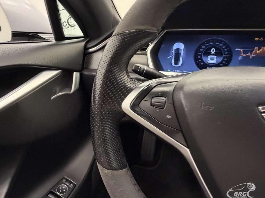 Grey Tesla Model S 2013 in Vilnius, with an engine capacity of 0.00 L and mileage of 177 thousand km for 12900 €, photo 27 on AUTOMOTO.COM.LV