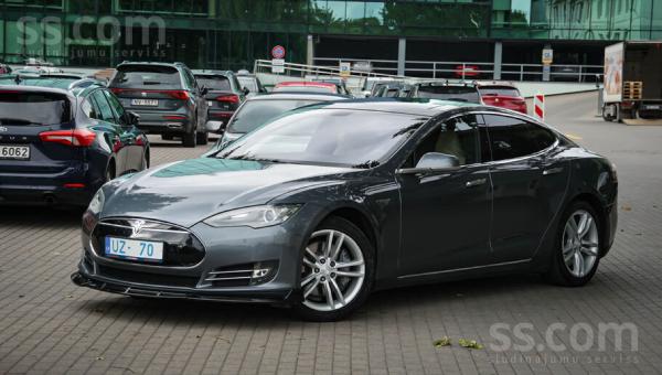 Pelēks Tesla Model S 2013 Rīga, ar dzinēja tilpumu 0.00 L un nobraukumu 170 tūkst. km par 12950 €, foto 1 vietnē AUTOMOTO.COM.LV