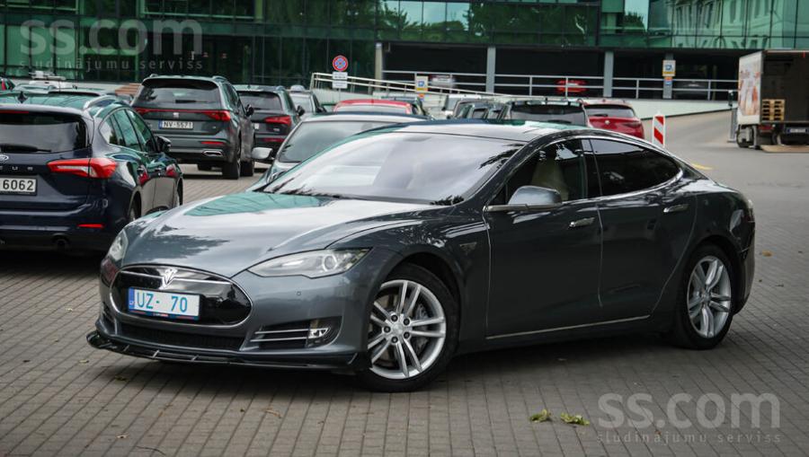 Pelēks Tesla Model S 2013 Rīga, ar dzinēja tilpumu 0.00 L un nobraukumu 170 tūkst. km par 12950 €, foto 1 vietnē AUTOMOTO.COM.LV