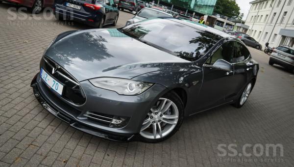 Pelēks Tesla Model S 2013 Rīga, ar dzinēja tilpumu 0.00 L un nobraukumu 170 tūkst. km par 12950 €, foto 3 vietnē AUTOMOTO.COM.LV