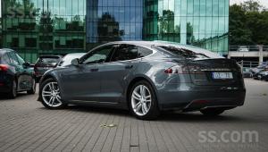 Pelēks Tesla Model S 2013 Rīga, ar dzinēja tilpumu 0.00 L un nobraukumu 170 tūkst. km par 12950 €, foto 8 vietnē AUTOMOTO.COM.LV