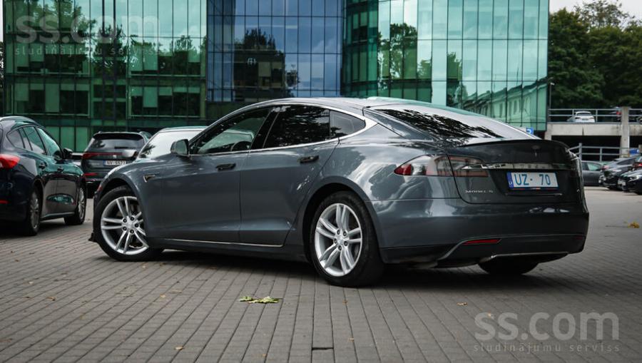 Pelēks Tesla Model S 2013 Rīga, ar dzinēja tilpumu 0.00 L un nobraukumu 170 tūkst. km par 12950 €, foto 8 vietnē AUTOMOTO.COM.LV