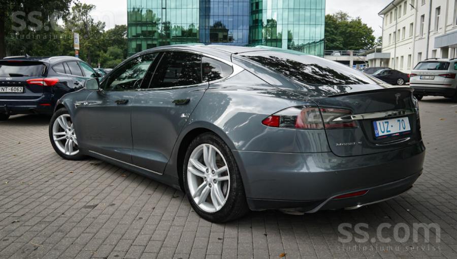 Pelēks Tesla Model S 2013 Rīga, ar dzinēja tilpumu 0.00 L un nobraukumu 170 tūkst. km par 12950 €, foto 9 vietnē AUTOMOTO.COM.LV