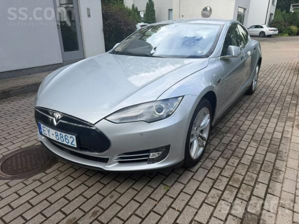 Grey Tesla Model S 2014 in Jurmala, with an engine capacity of 0.00 L and mileage of 205 thousand km for 13999 €, photo 1 on AUTOMOTO.COM.LV