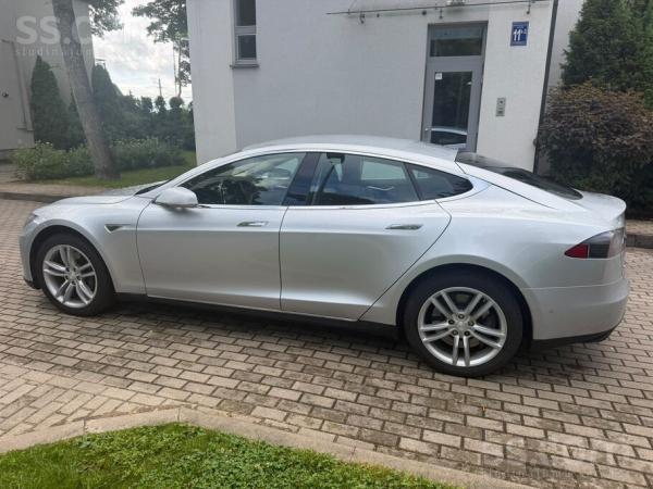 Grey Tesla Model S 2014 in Jurmala, with an engine capacity of 0.00 L and mileage of 205 thousand km for 13999 €, photo 2 on AUTOMOTO.COM.LV