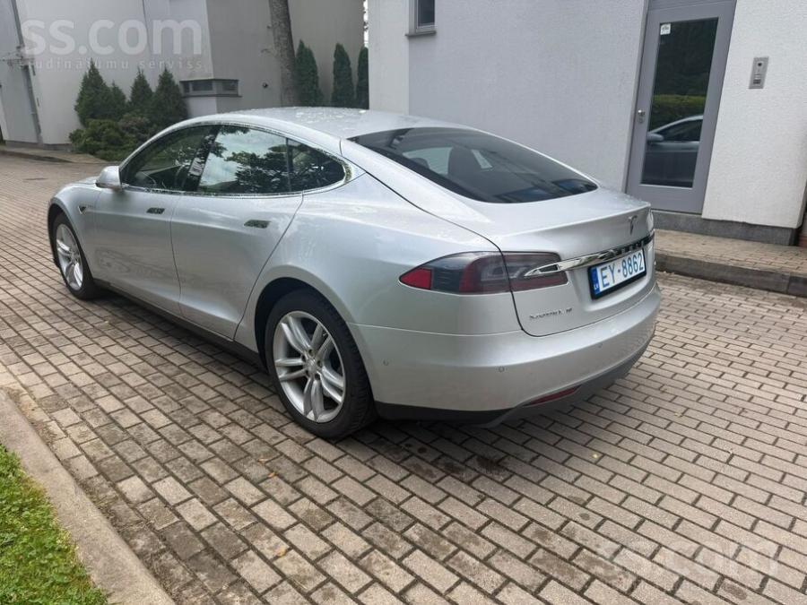 Pelēks Tesla Model S 2014 Jūrmala, ar dzinēja tilpumu 0.00 L un nobraukumu 205 tūkst. km par 13999 €, foto 4 vietnē AUTOMOTO.COM.LV