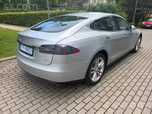Grey Tesla Model S 2014 in Jurmala, with an engine capacity of 0.00 L and mileage of 205 thousand km for 13999 €, photo 5 on AUTOMOTO.COM.LV