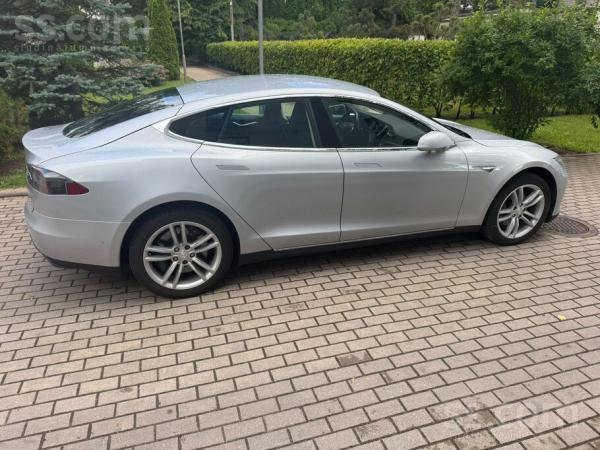 Grey Tesla Model S 2014 in Jurmala, with an engine capacity of 0.00 L and mileage of 205 thousand km for 13999 €, photo 6 on AUTOMOTO.COM.LV