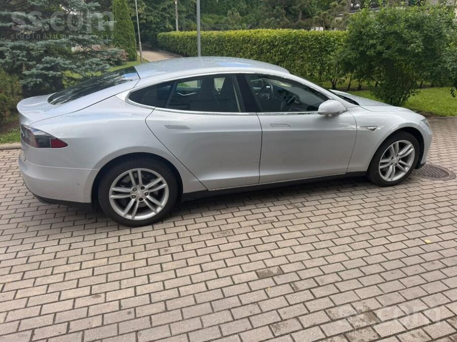 Pelēks Tesla Model S 2014 Jūrmala, ar dzinēja tilpumu 0.00 L un nobraukumu 205 tūkst. km par 13999 €, foto 7 vietnē AUTOMOTO.COM.LV