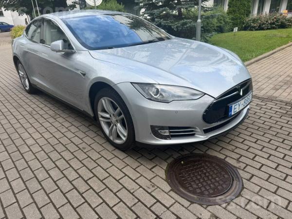 Grey Tesla Model S 2014 in Jurmala, with an engine capacity of 0.00 L and mileage of 205 thousand km for 13999 €, photo 7 on AUTOMOTO.COM.LV