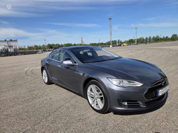 Grey Tesla Model S 2014 in Marijampole, with an engine capacity of 0.00 L and mileage of 204 thousand km for 10950 €, photo 1 on AUTOMOTO.COM.LV