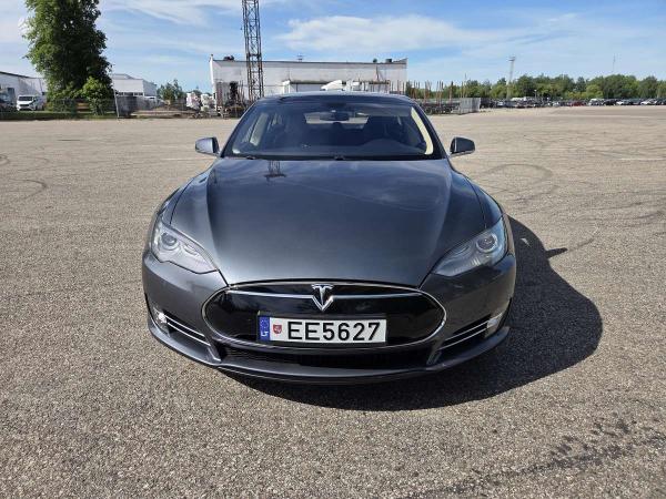 Grey Tesla Model S 2014 in Marijampole, with an engine capacity of 0.00 L and mileage of 204 thousand km for 10950 €, photo 2 on AUTOMOTO.COM.LV