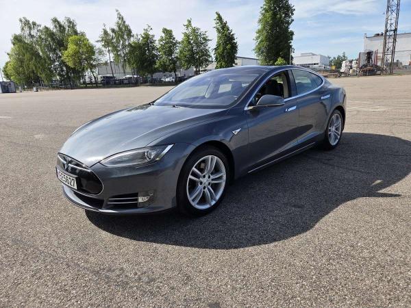 Grey Tesla Model S 2014 in Marijampole, with an engine capacity of 0.00 L and mileage of 204 thousand km for 10950 €, photo 5 on AUTOMOTO.COM.LV