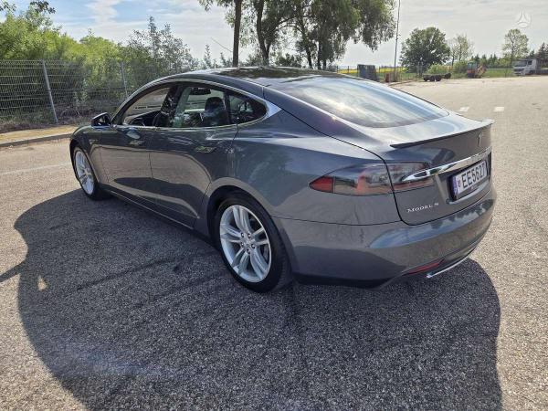 Grey Tesla Model S 2014 in Marijampole, with an engine capacity of 0.00 L and mileage of 204 thousand km for 10950 €, photo 8 on AUTOMOTO.COM.LV