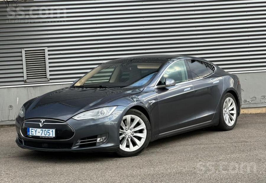 Pelēks Tesla Model S 2015 Rīga, ar dzinēja tilpumu 0.00 L un nobraukumu 288 tūkst. km par 12590 €, foto 1 vietnē AUTOMOTO.COM.LV