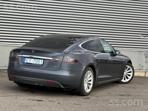 Grey Tesla Model S 2015 in Riga, with an engine capacity of 0.00 L and mileage of 288 thousand km for 12590 €, photo 2 on AUTOMOTO.COM.LV