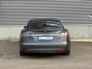 Pelēks Tesla Model S 2015 Rīga, ar dzinēja tilpumu 0.00 L un nobraukumu 288 tūkst. km par 12590 €, foto 6 vietnē AUTOMOTO.COM.LV