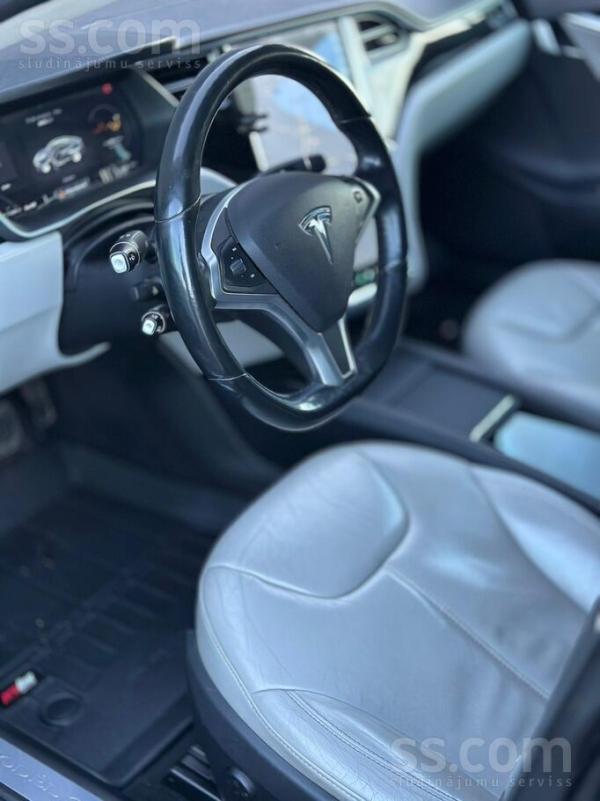 Grey Tesla Model S 2015 in Riga, with an engine capacity of 0.00 L and mileage of 288 thousand km for 12590 €, photo 8 on AUTOMOTO.COM.LV