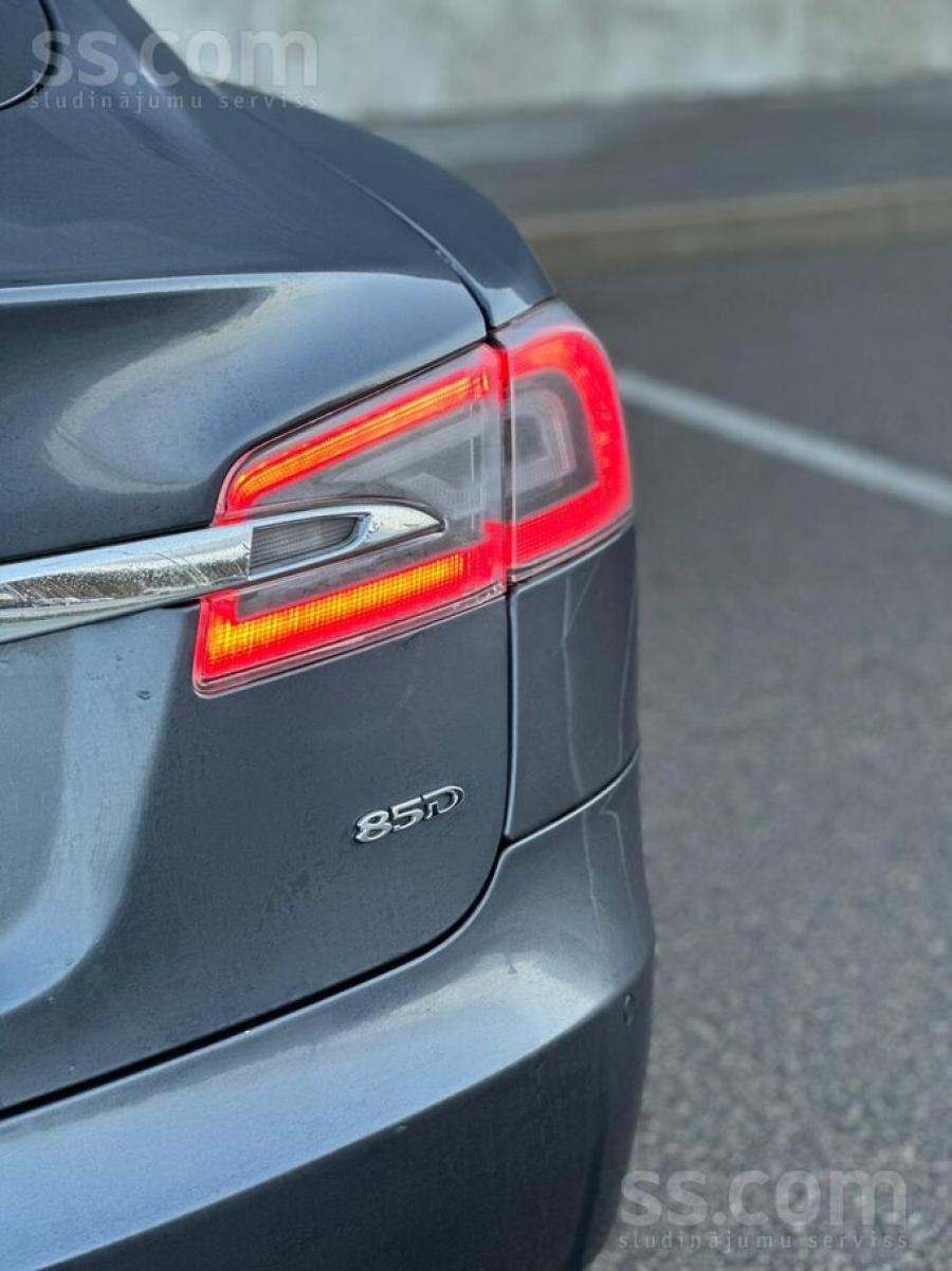 Pelēks Tesla Model S 2015 Rīga, ar dzinēja tilpumu 0.00 L un nobraukumu 288 tūkst. km par 12590 €, foto 24 vietnē AUTOMOTO.COM.LV
