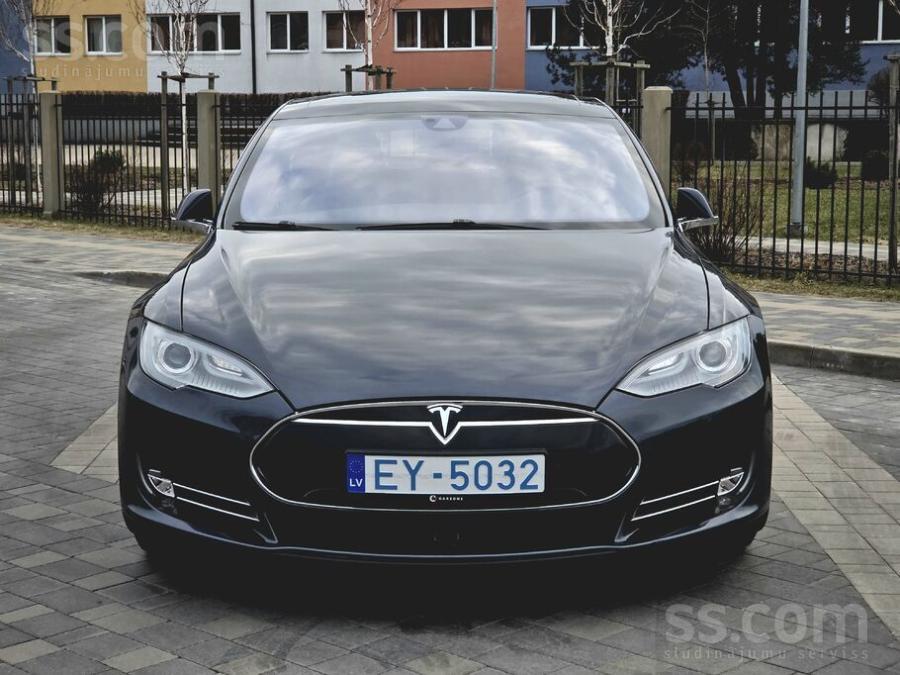 Pelēks Tesla Model S 2015 Jelgava, ar dzinēja tilpumu 0.00 L un nobraukumu 208 tūkst. km par 14500 €, foto 3 vietnē AUTOMOTO.COM.LV