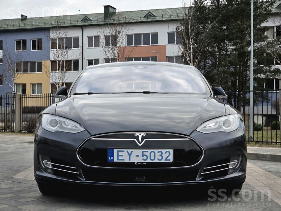Pelēks Tesla Model S 2015 Jelgava, ar dzinēja tilpumu 0.00 L un nobraukumu 208 tūkst. km par 14500 €, foto 4 vietnē AUTOMOTO.COM.LV