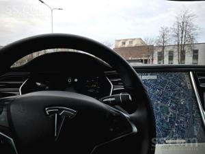 Pelēks Tesla Model S 2015 Jelgava, ar dzinēja tilpumu 0.00 L un nobraukumu 208 tūkst. km par 14500 €, foto 11 vietnē AUTOMOTO.COM.LV